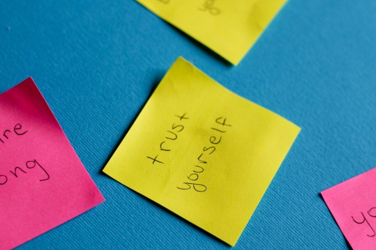 Sticky,Notes,Positive,Affirmations,With,Sign,”trust,Yourself” | The ...